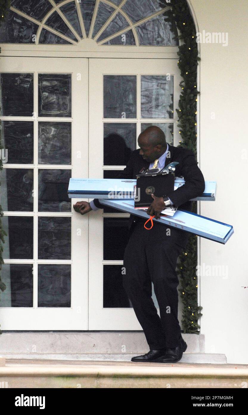 President Barack Obama's personal assistant Reggie Love tries to open a ...
