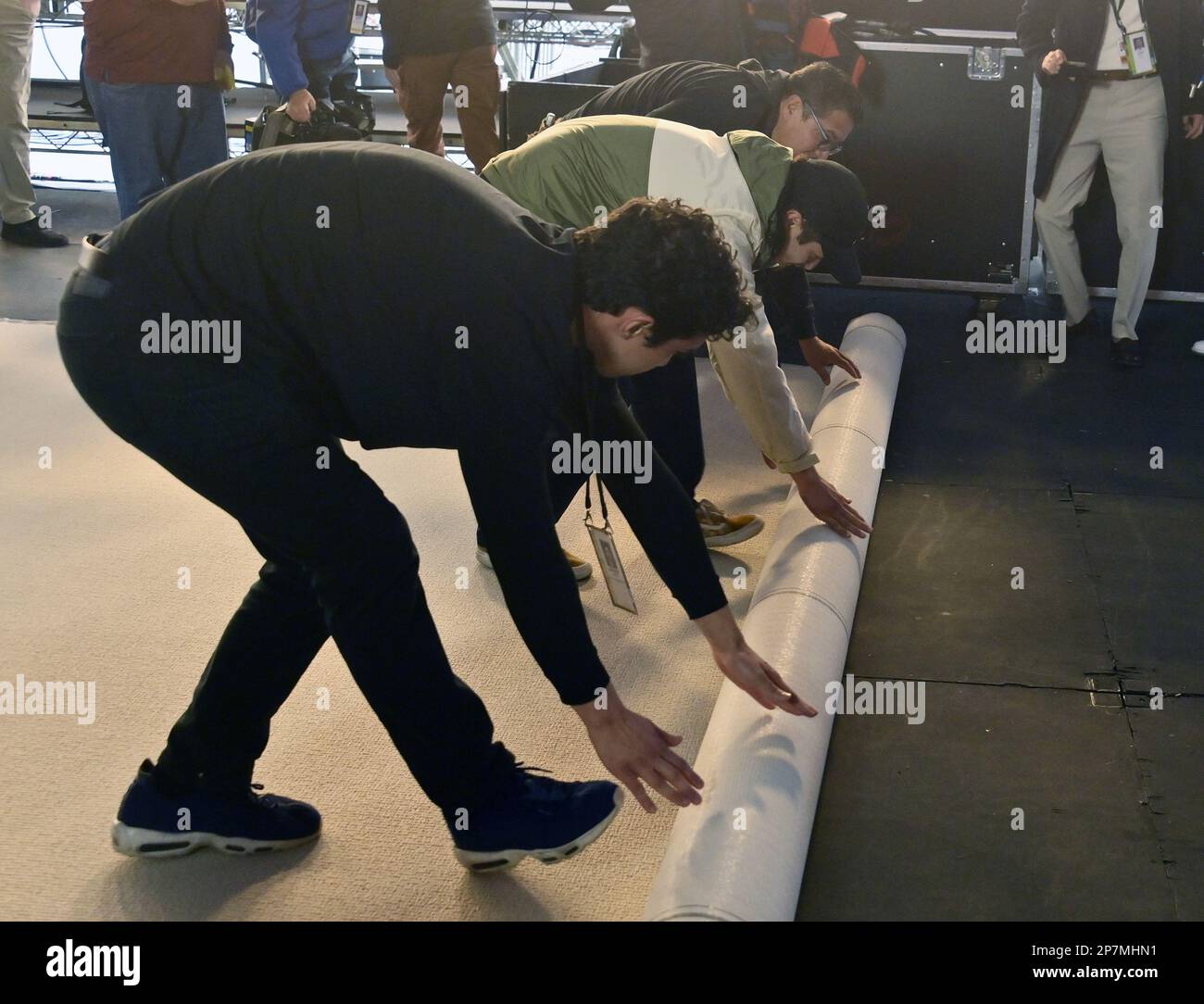 Los Angeles, United States. 08th Mar, 2023. Workers roll out the white ...