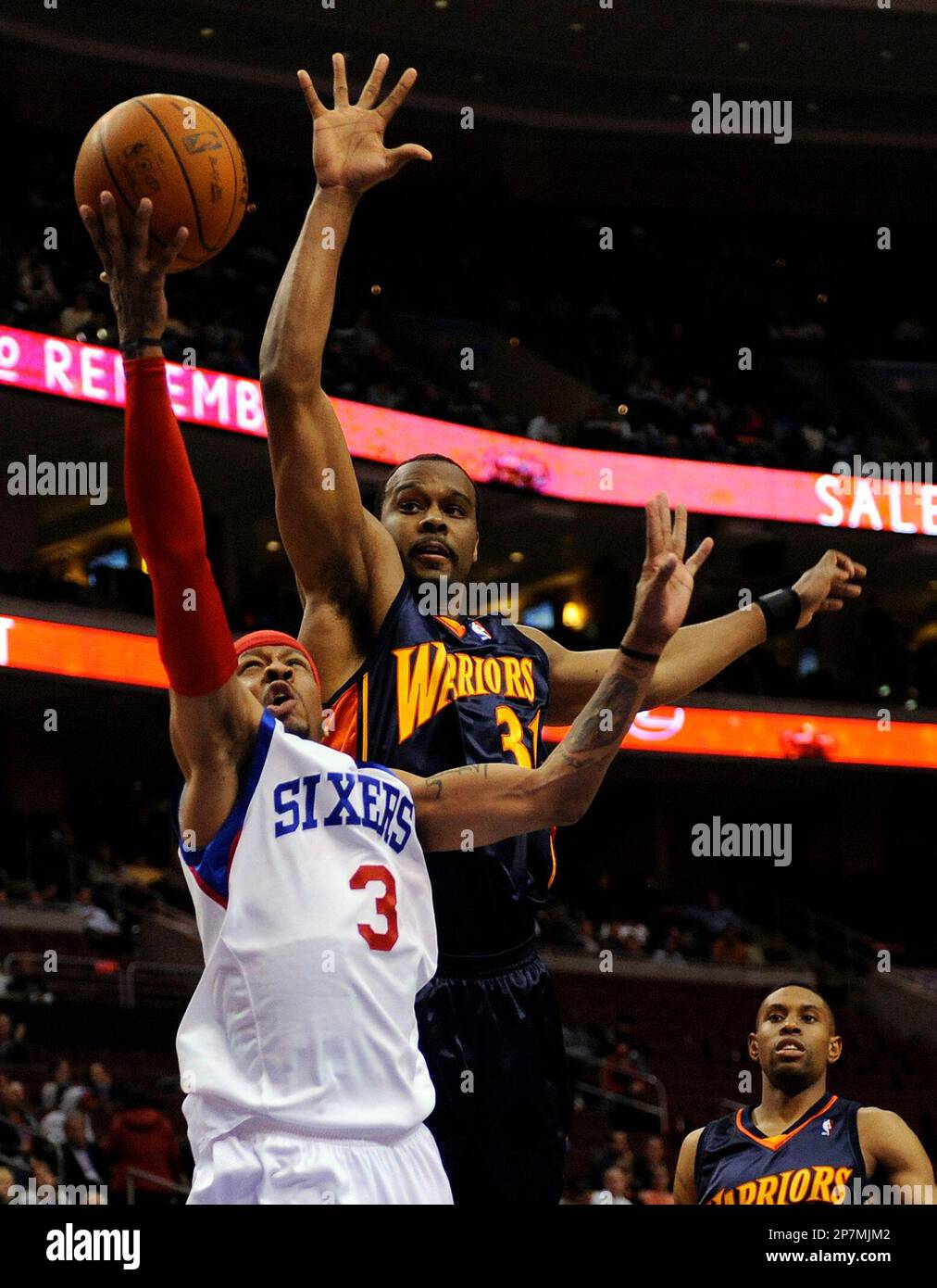 Philadelphia 76ers guard Allen Iverson (3) drives past Golden State ...