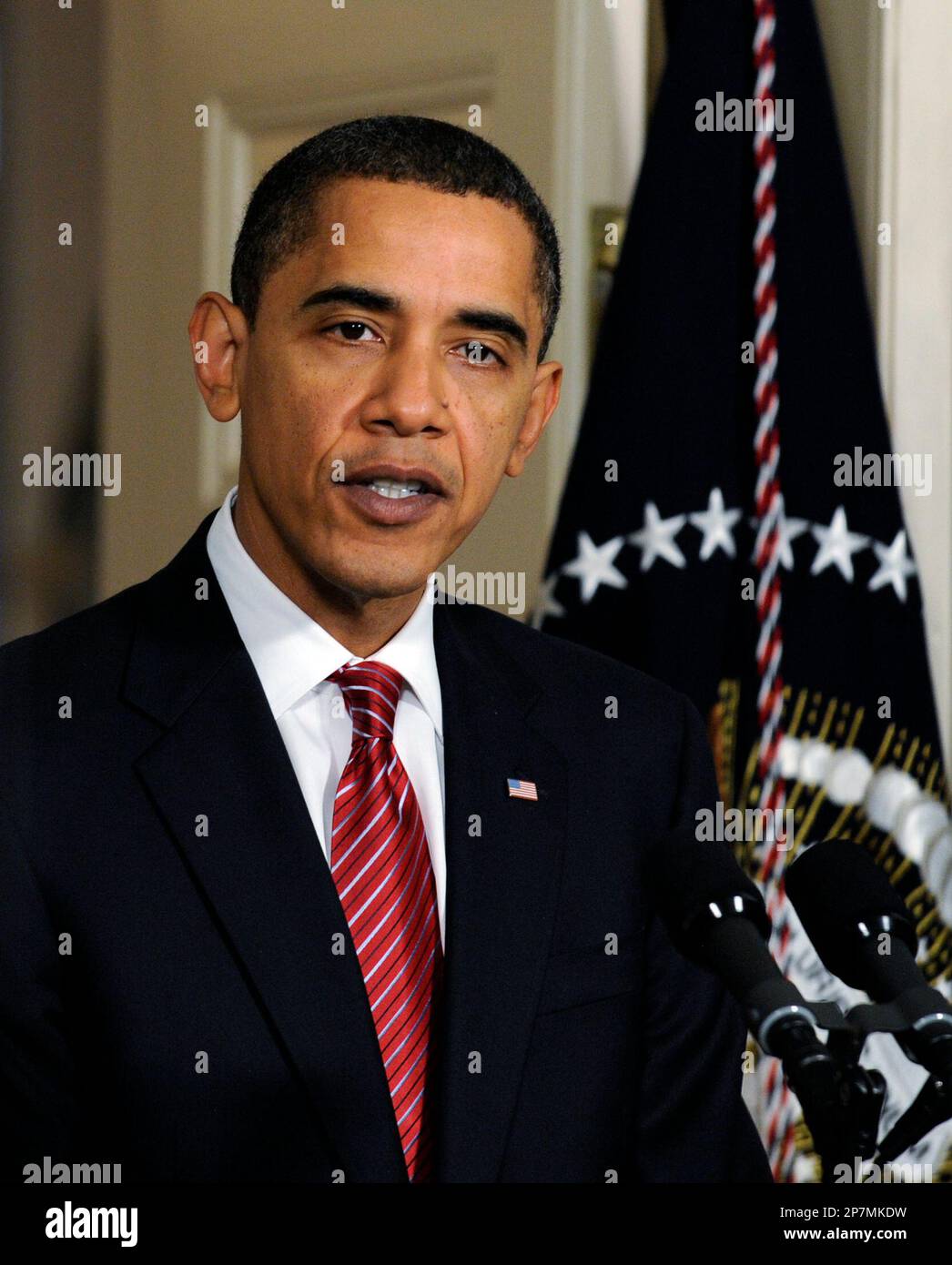 President Barack Obama makes a statement on the economy, Monday, Dec ...