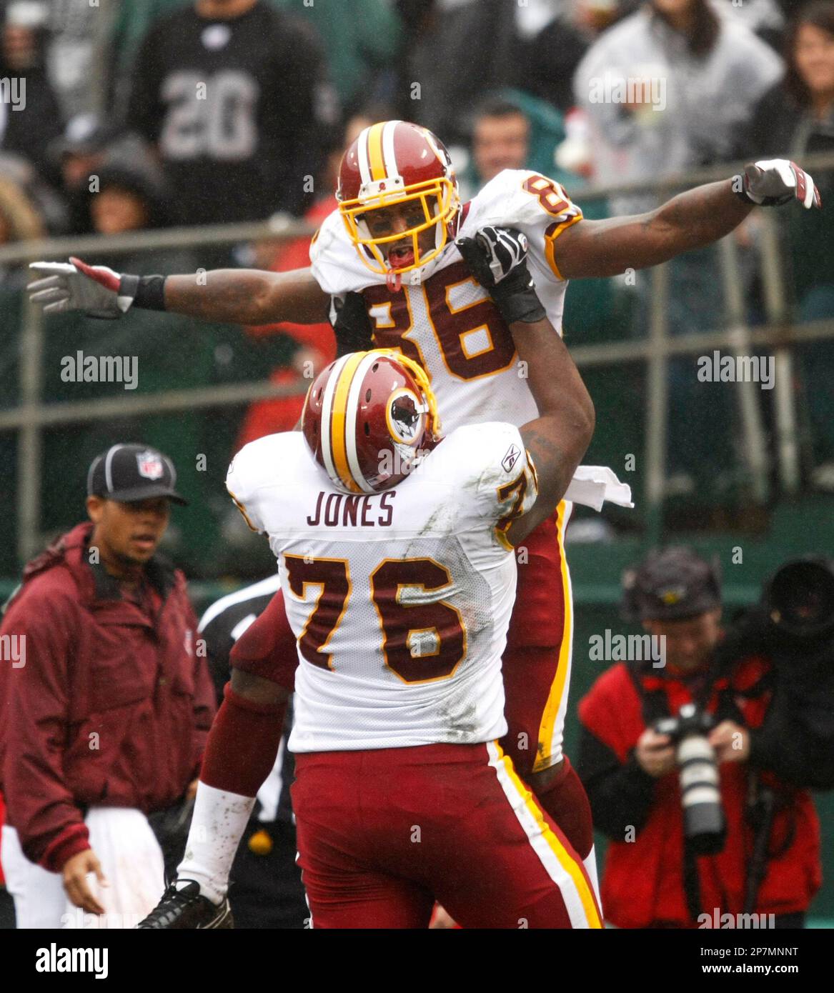 Washington Redskins tight end Fred Davis (86) celebrates after scoring ...