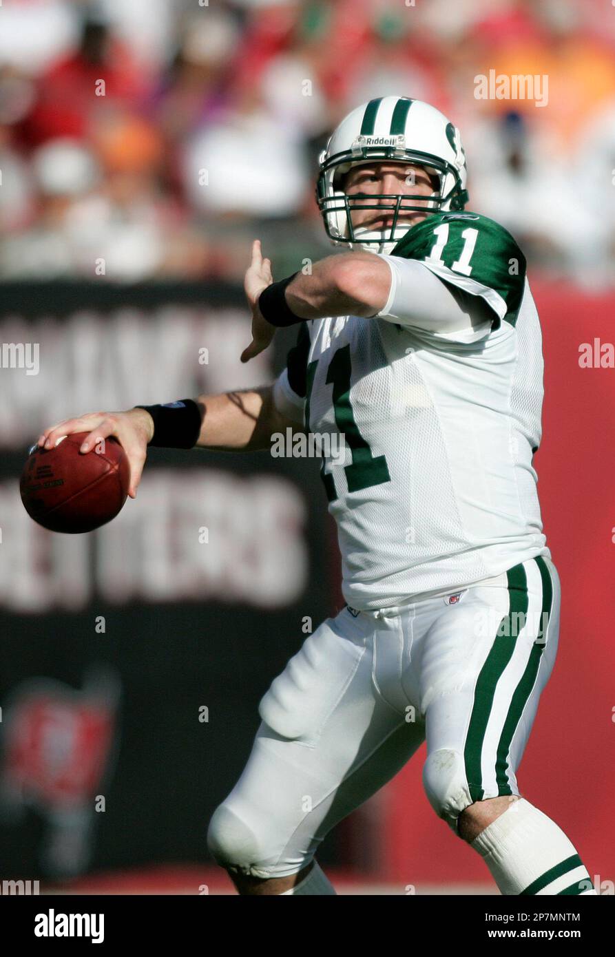New York Jets quarterback Kellen Clemens (11) drops back and throws to ...