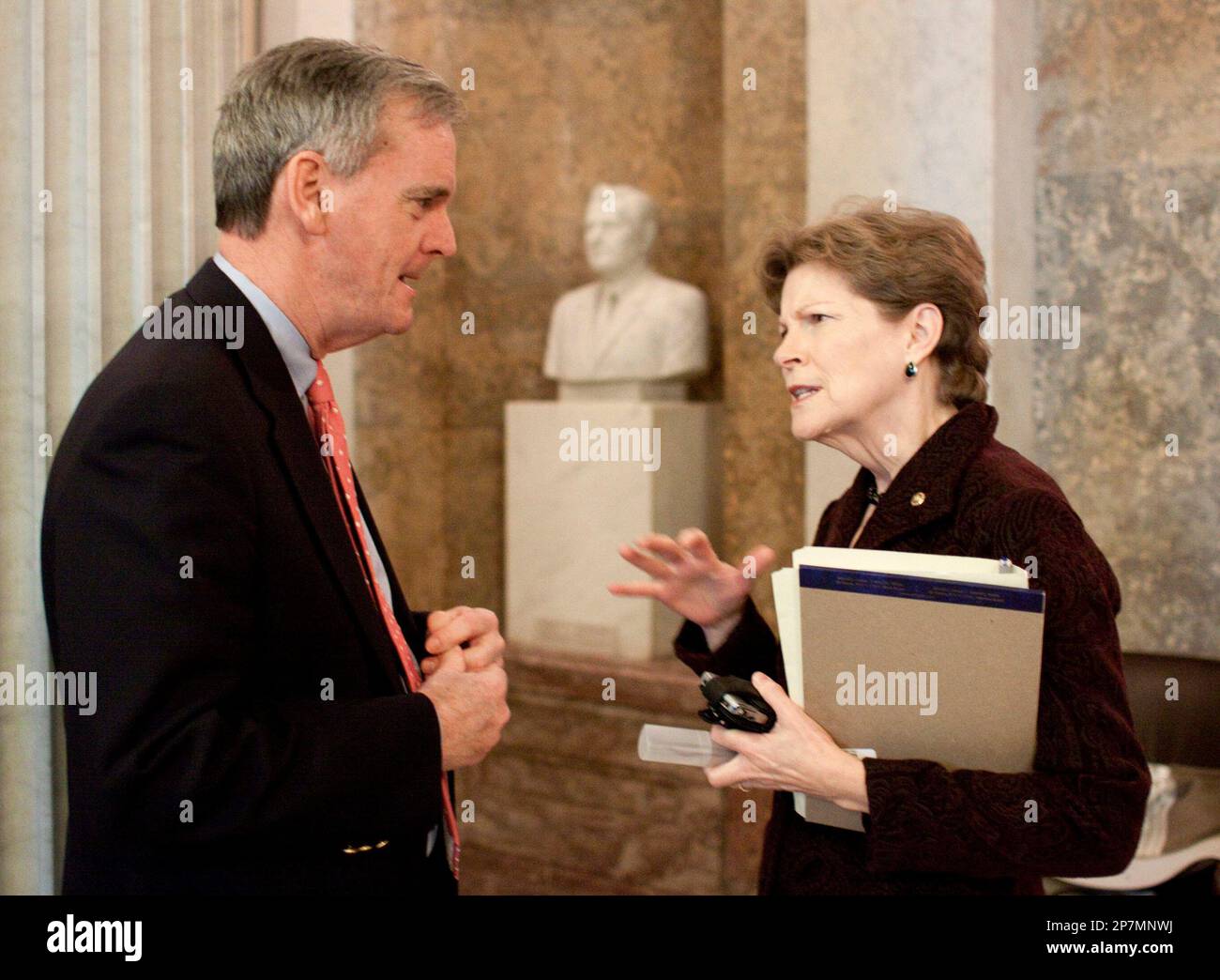 Sen. Judd Gregg, R-N.H., left, and Sen. Jeanne Shaheen, D-N.H., talk ...