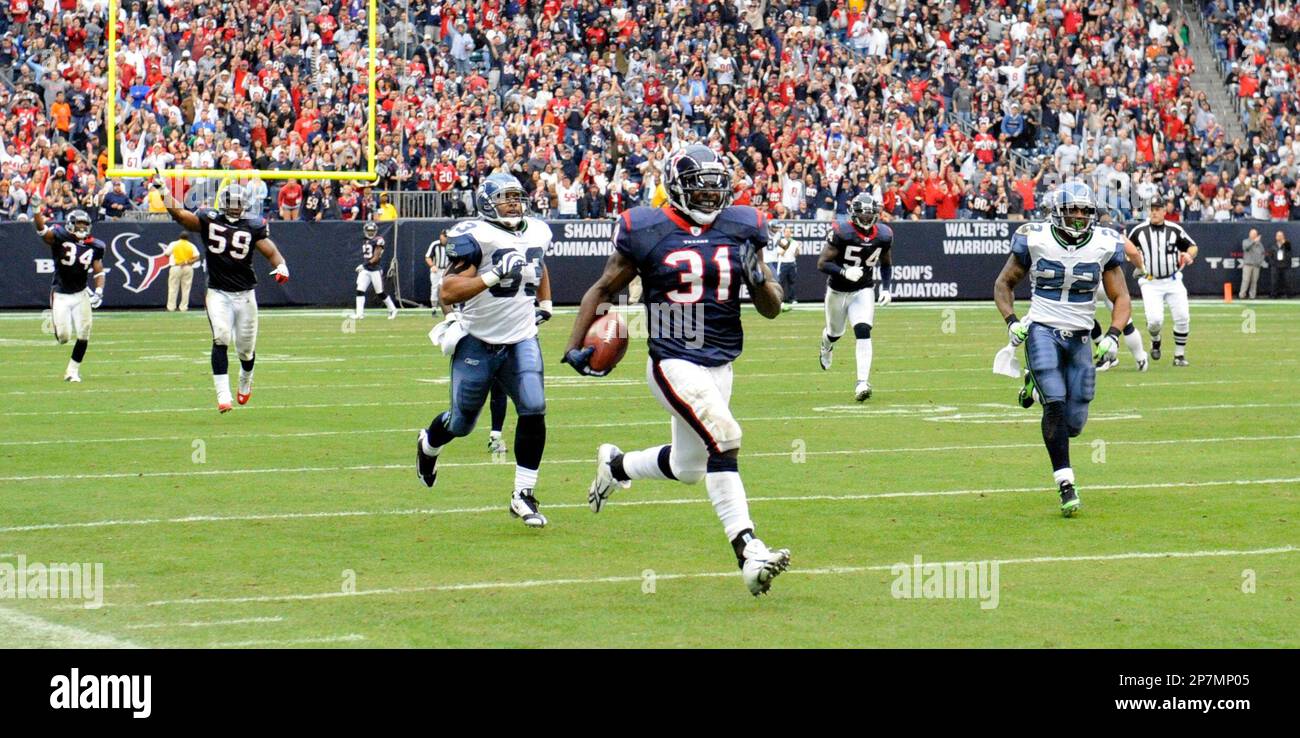 Houston Texans safety Bernard Pollard (31) returns an interception for ...