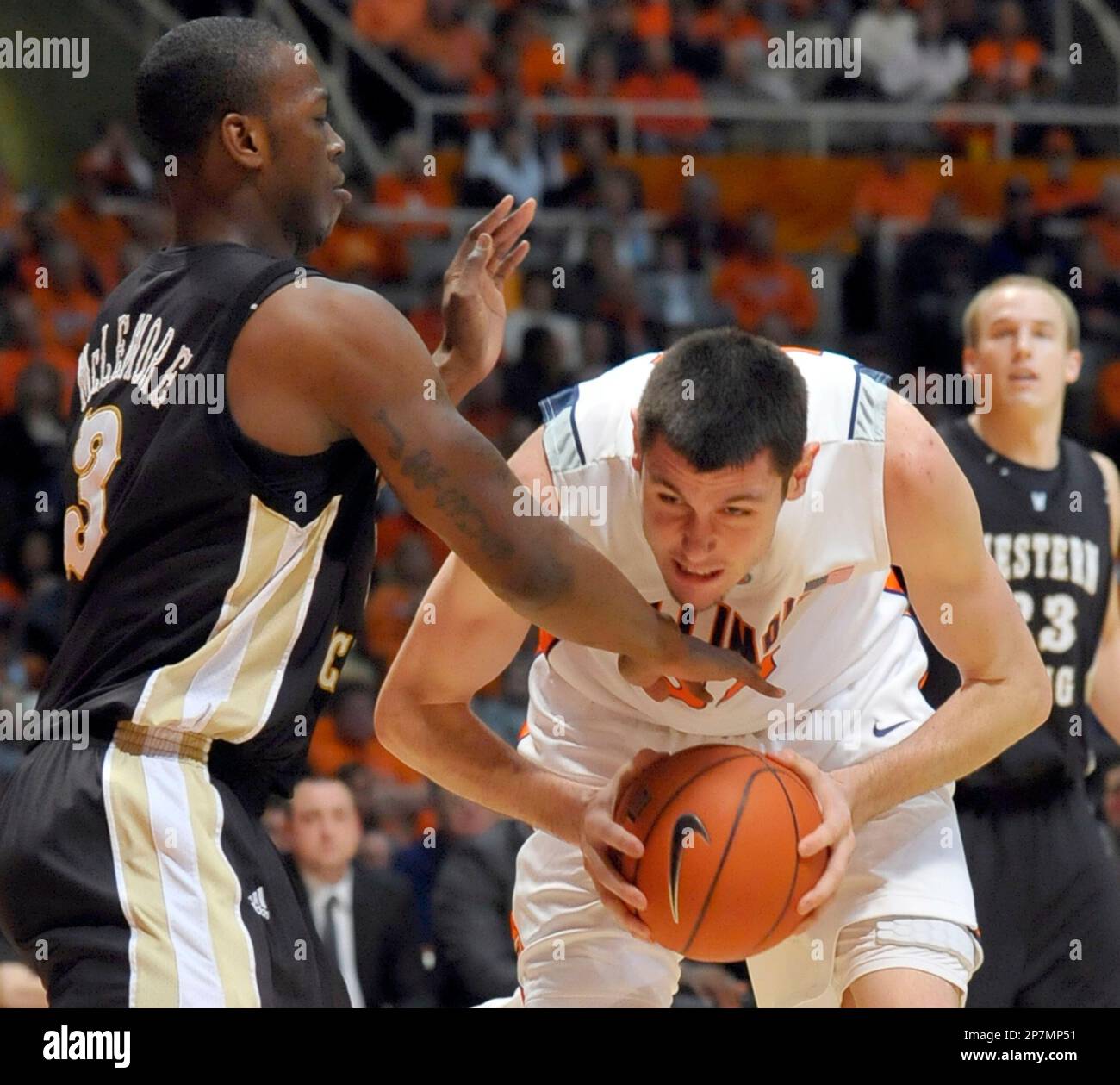 Illinois' Mike Tisdale, right, guards the ball as Western Michigan's ...