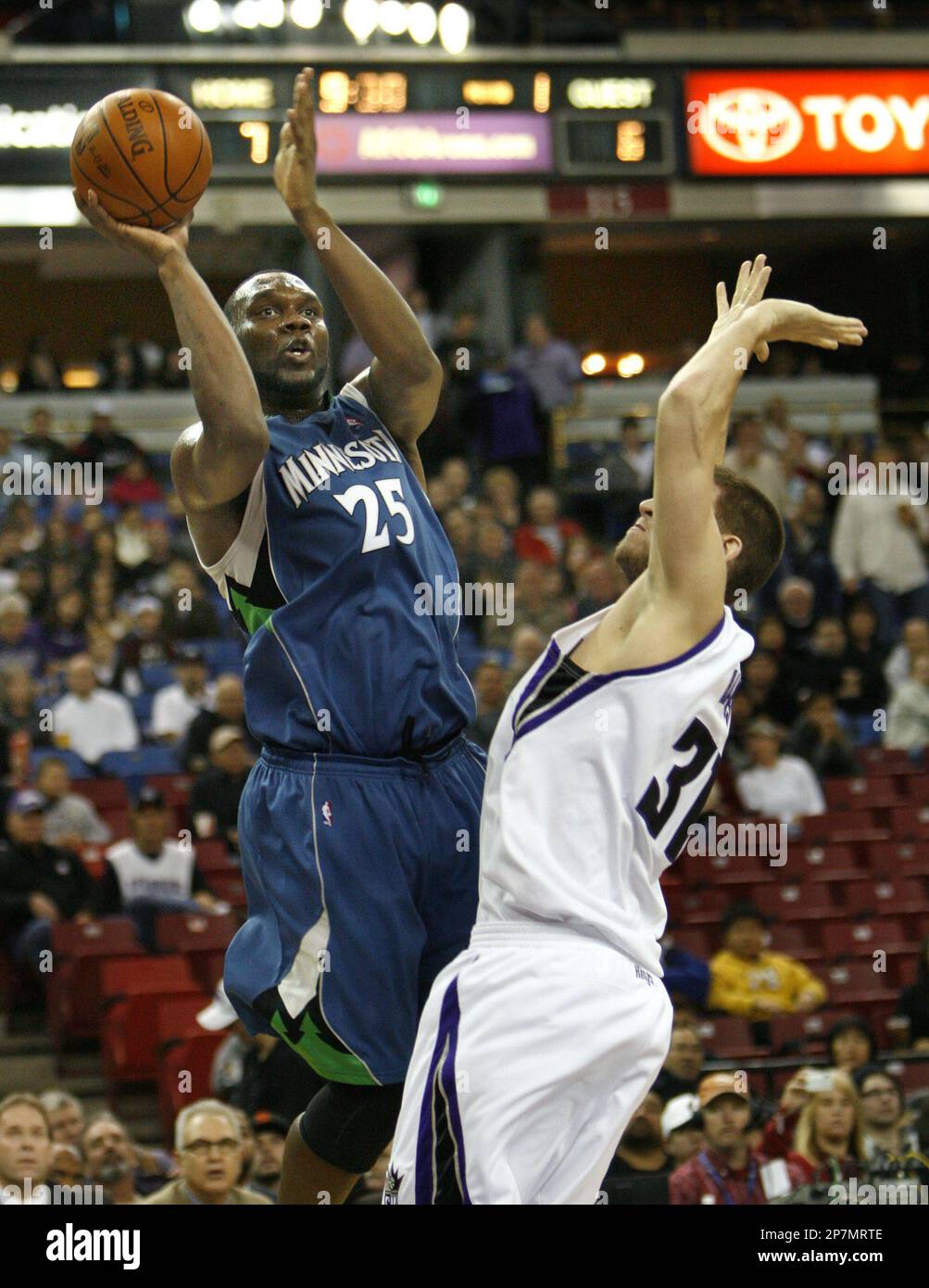 Minnesota Timberwolves center Al Jefferson, left, shoots over ...