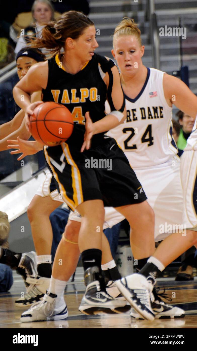 Valparaiso forward Lauren Kenney, left, drives the lane as Notre Dame ...