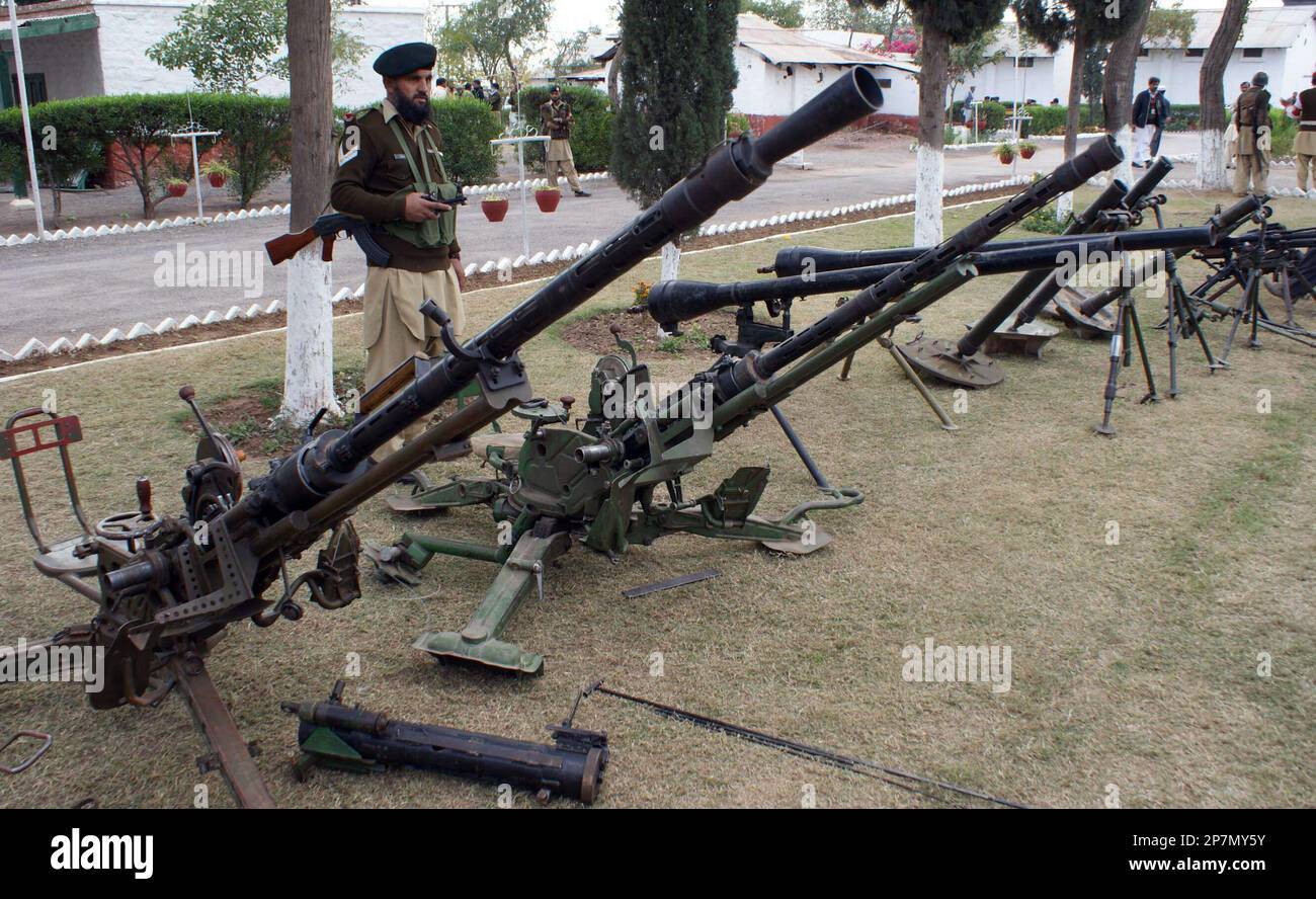 Pakistan paramilitary soldiers stand beside anti-aircrafts guns ...