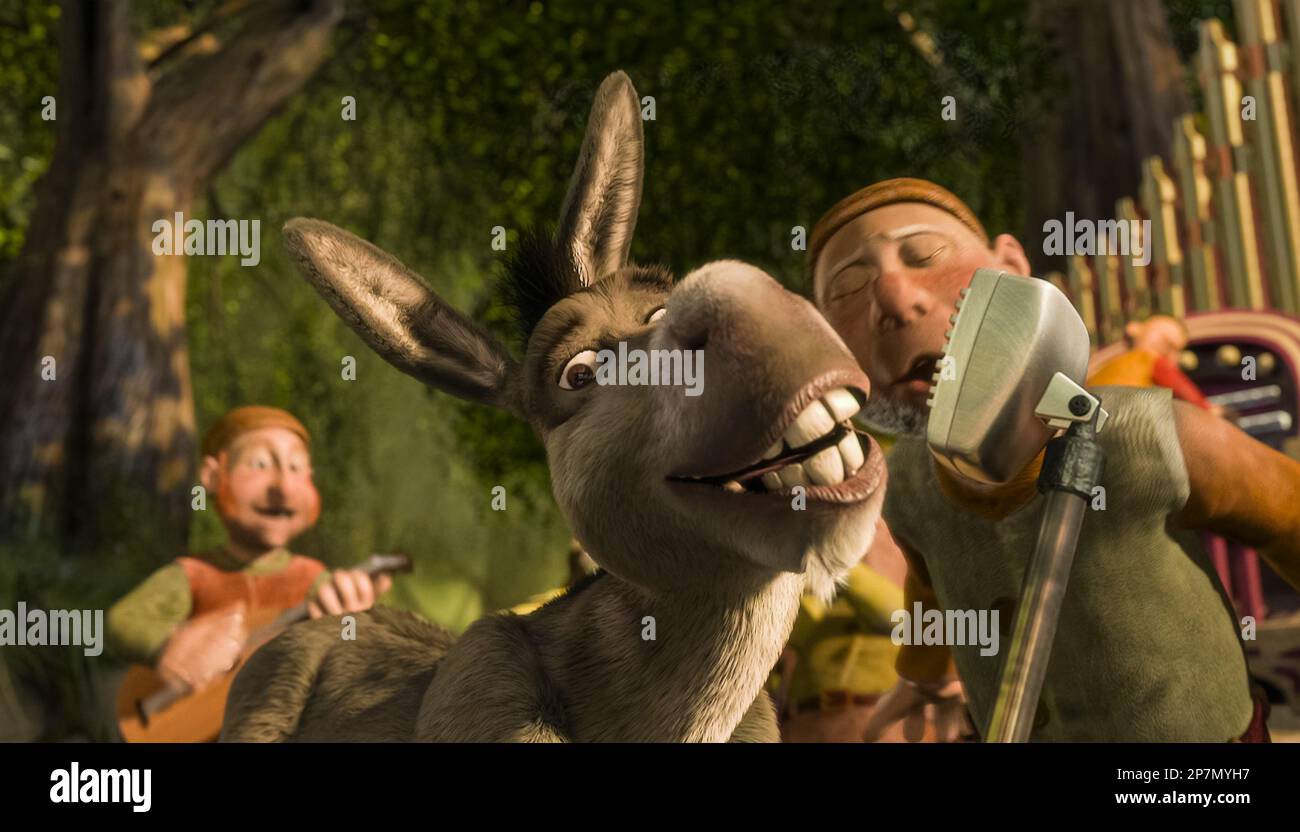 USA. Eddie Murphy in a scene from the (C)DreamWorks film: Shrek (2001). Plot: A mean lord exiles ...