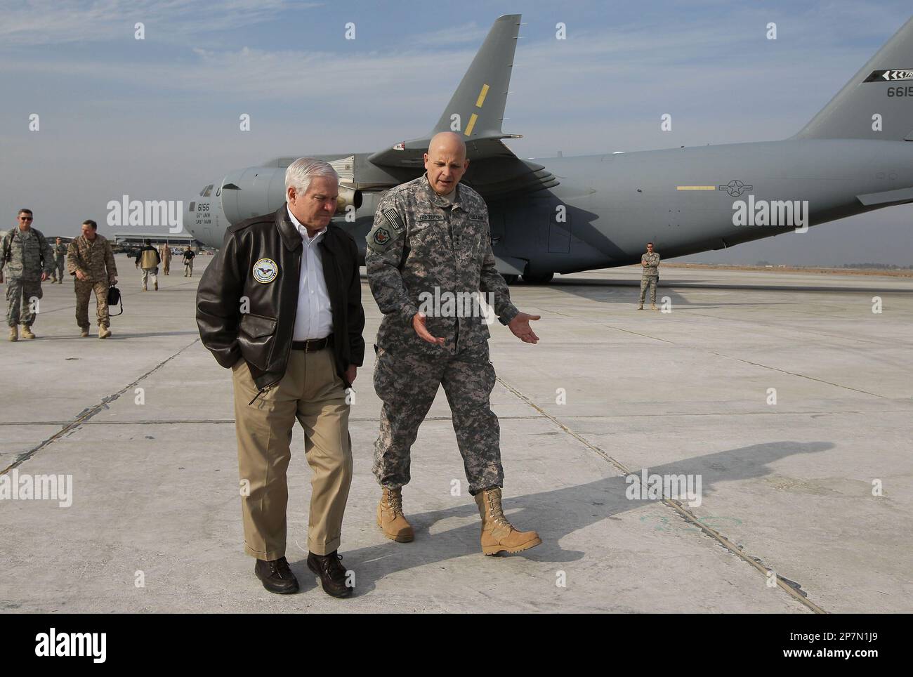 Defense Secretary Robert Gates, left, walks with U.S. Army Lt. General ...
