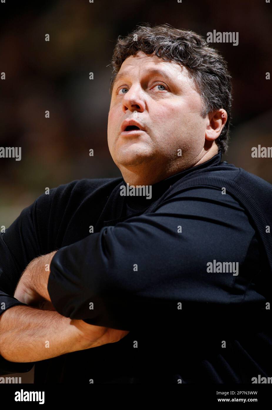 Oakland Michigan coach Greg Kampe is shown on the bench during the ...