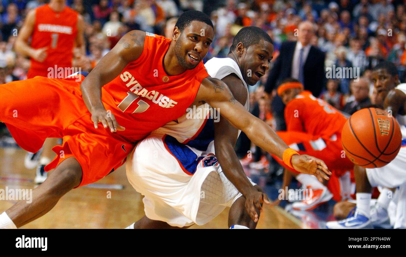 Syracuse guard Scoop Jardine, left, battles with Florida guard Erving ...