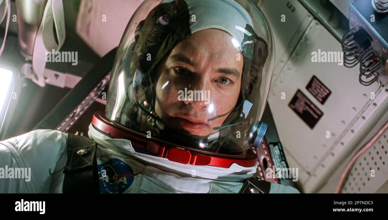 USA. Tom Hanks in a scene from the (C)Universal Pictures film: Apollo ...