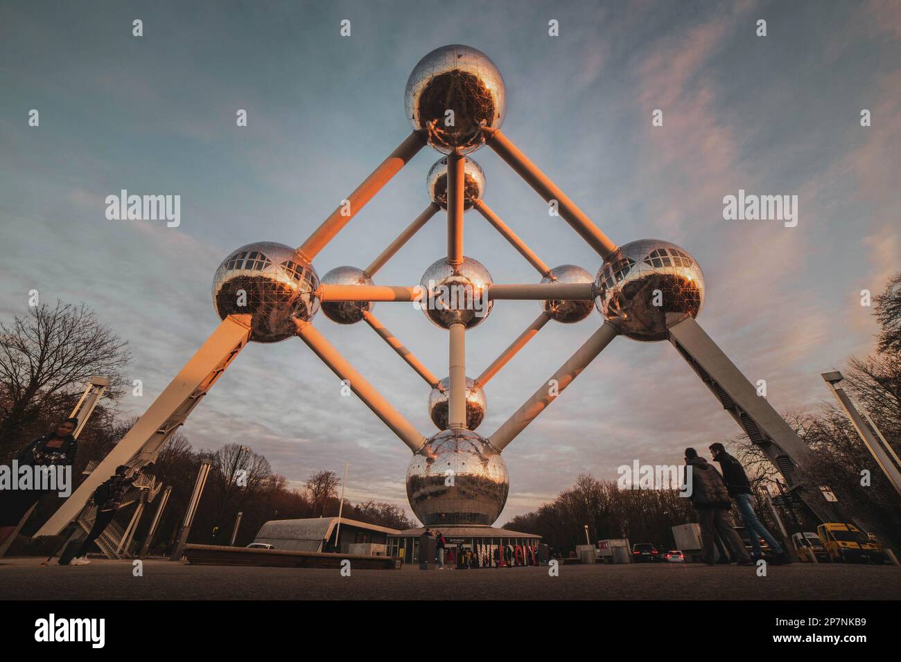 Atomium square hi-res stock photography and images - Alamy