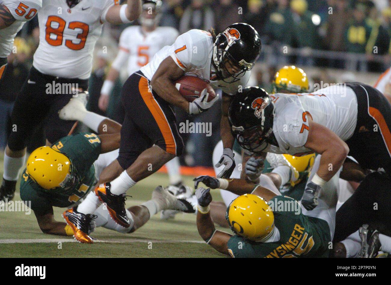 Oregon State's Jacquizz Rodgers scores as he receives a block from ...