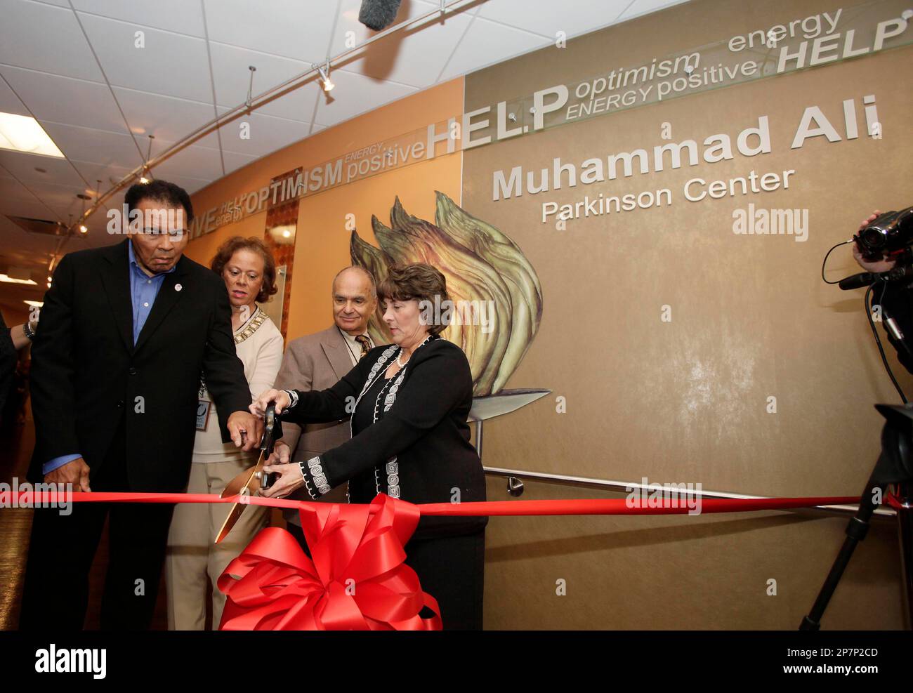 Former heavyweight boxing champion Muhammad Ali, left, with his wife ...