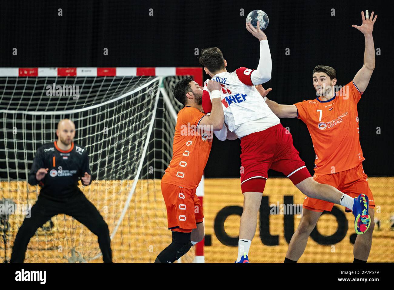 EINDHOVEN - Samir Benghanem, Josip Saracin, Robin Schoenacker action ...