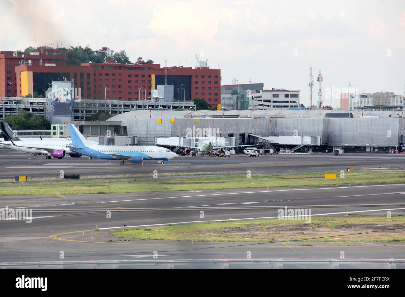 Airliner getting ready depart hi-res stock photography and images - Alamy