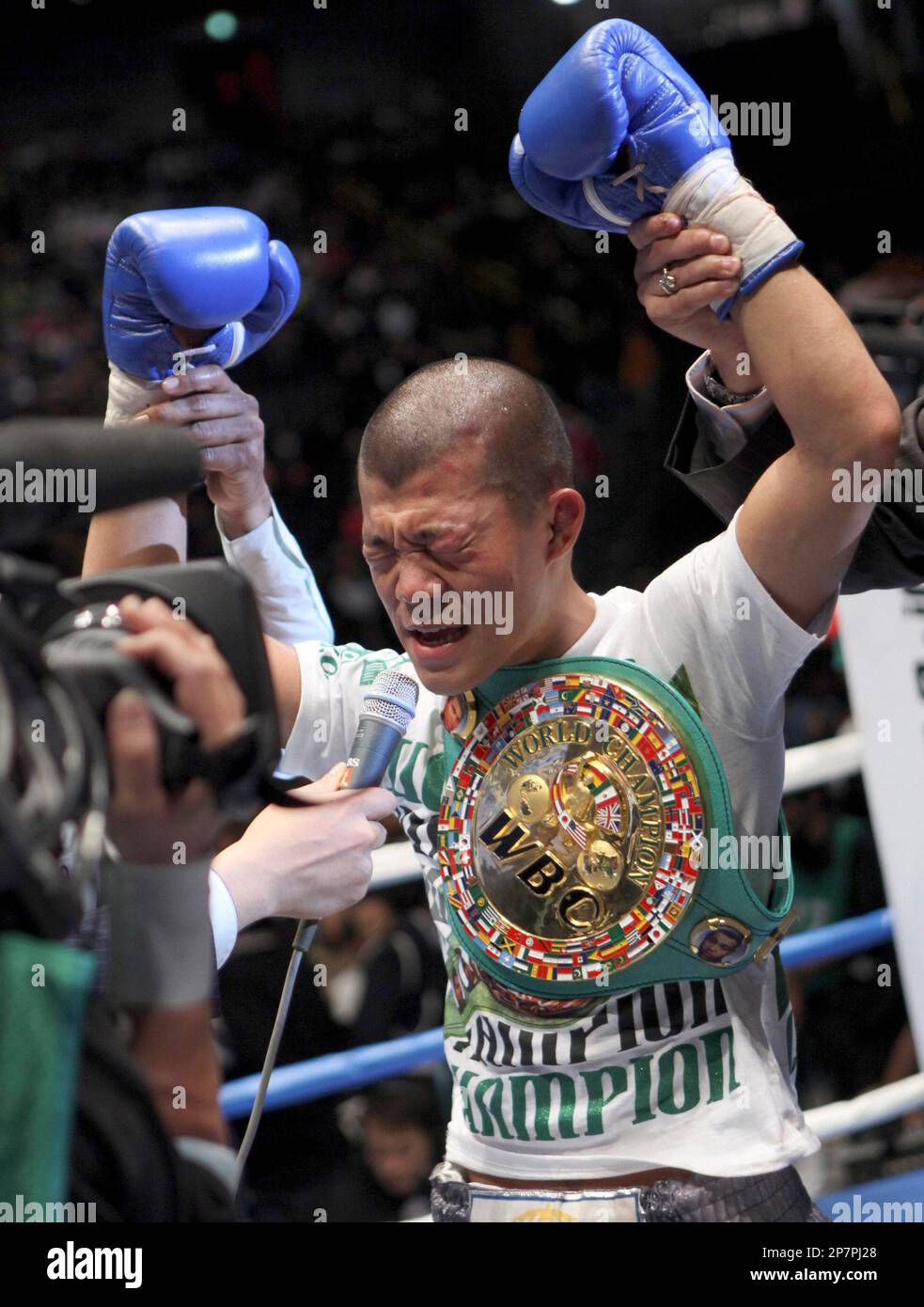 Japanese challenger Koki Kameda celebrates after defeating compatriot ...