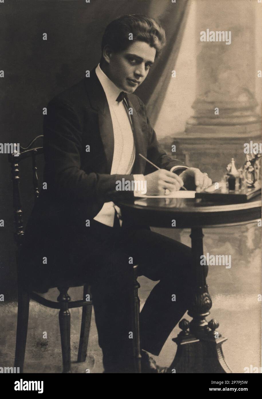 1905 ca , St. Petersburg , Russia : The celebrated italian singer ...