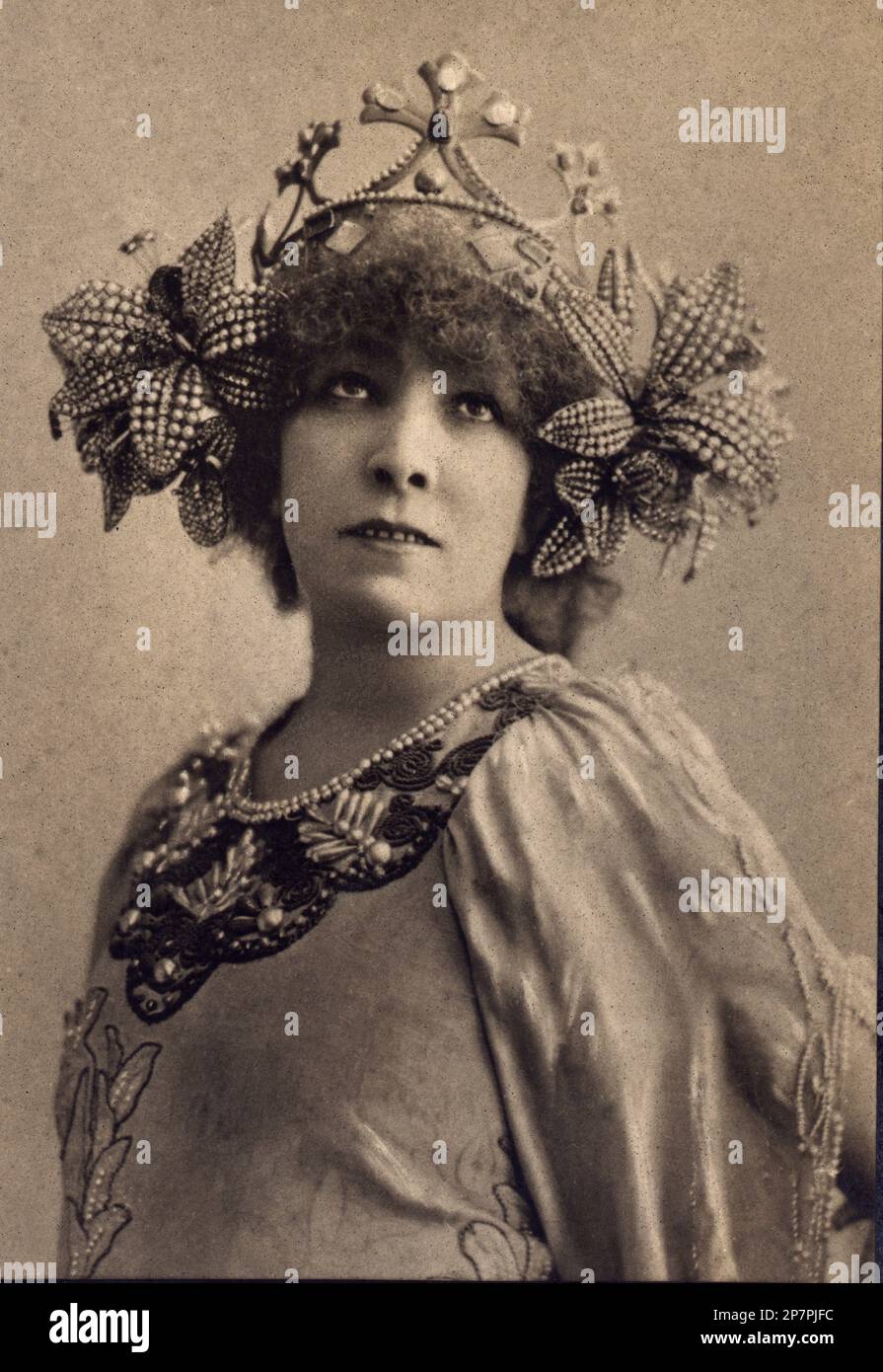 1894 , FRANCE : The french most celebrated theatre actress SARAH ...