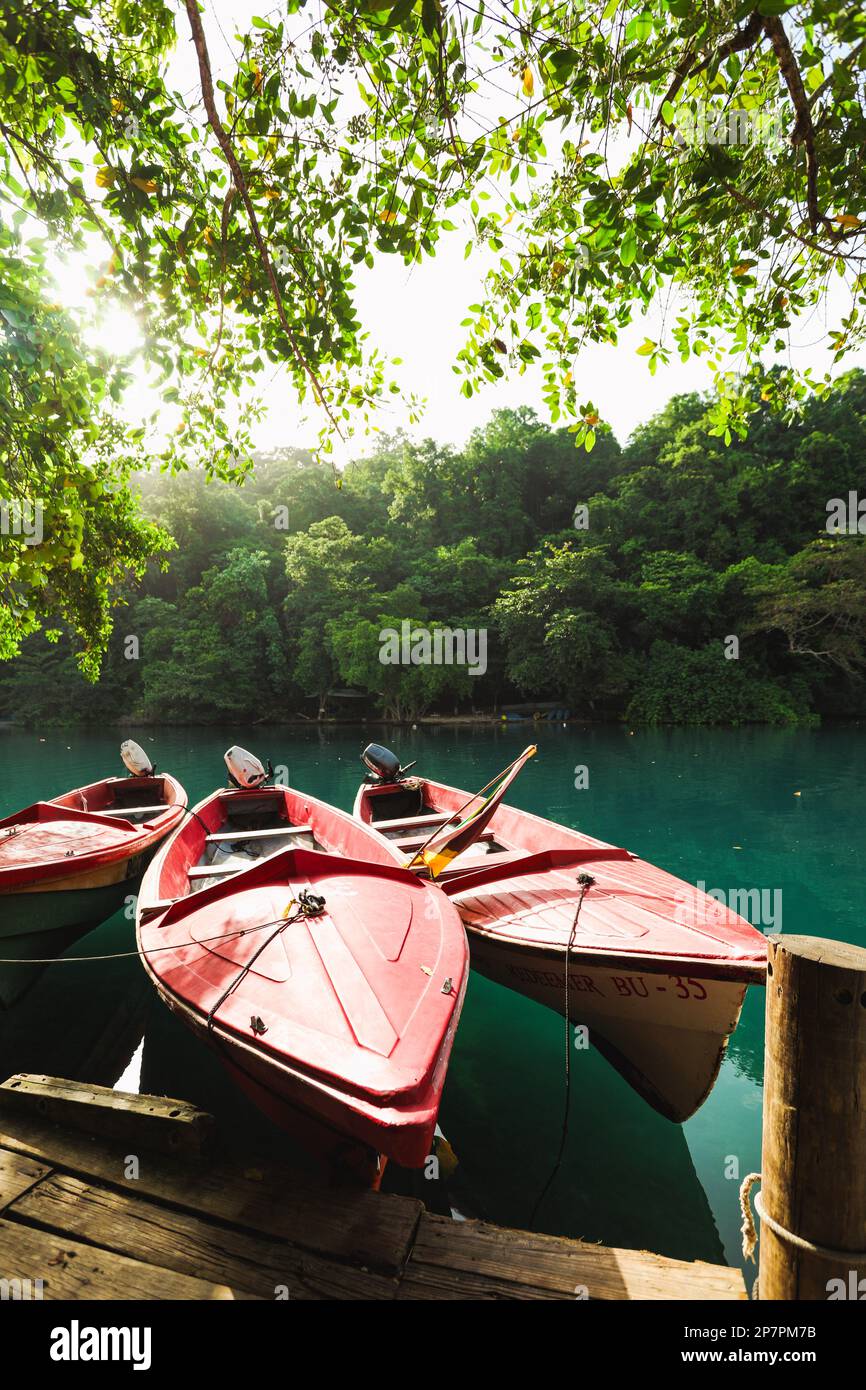 Red kayaks in jamaica hi-res stock photography and images - Alamy
