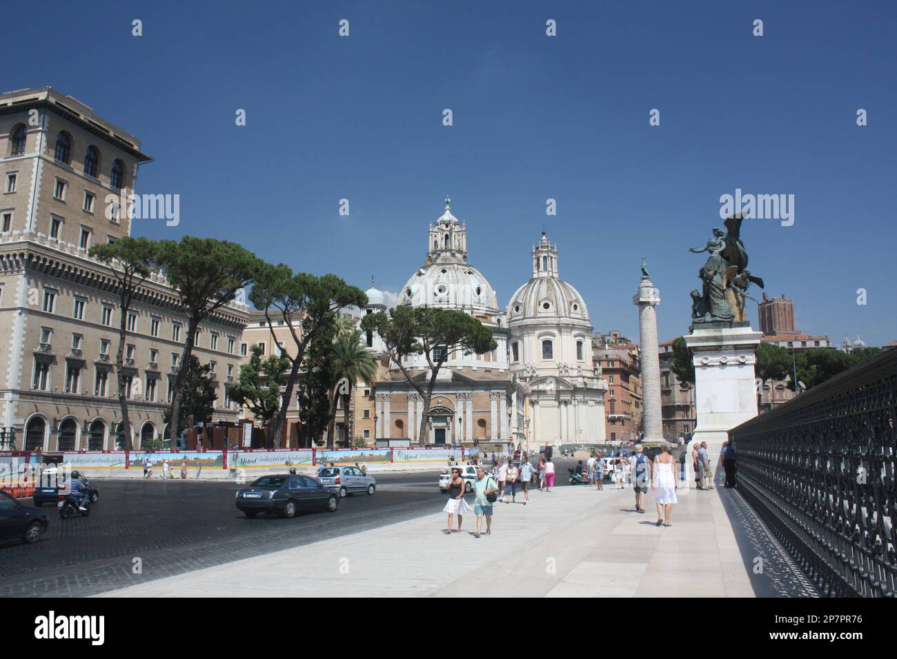 Statua di roma hi-res stock photography and images - Alamy
