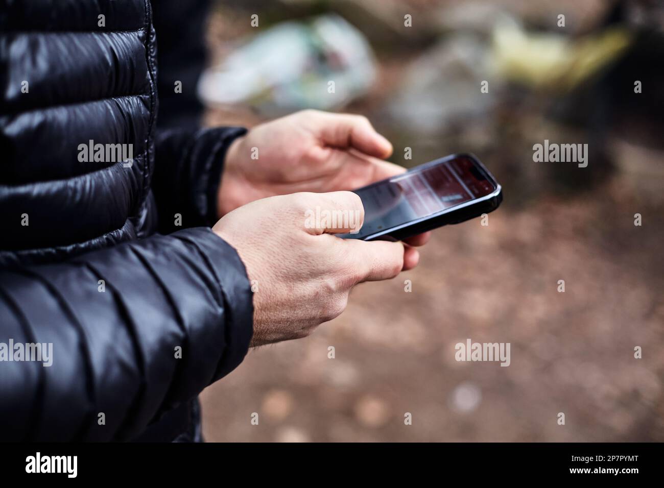 Man hands using mobile phone Stock Photo - Alamy