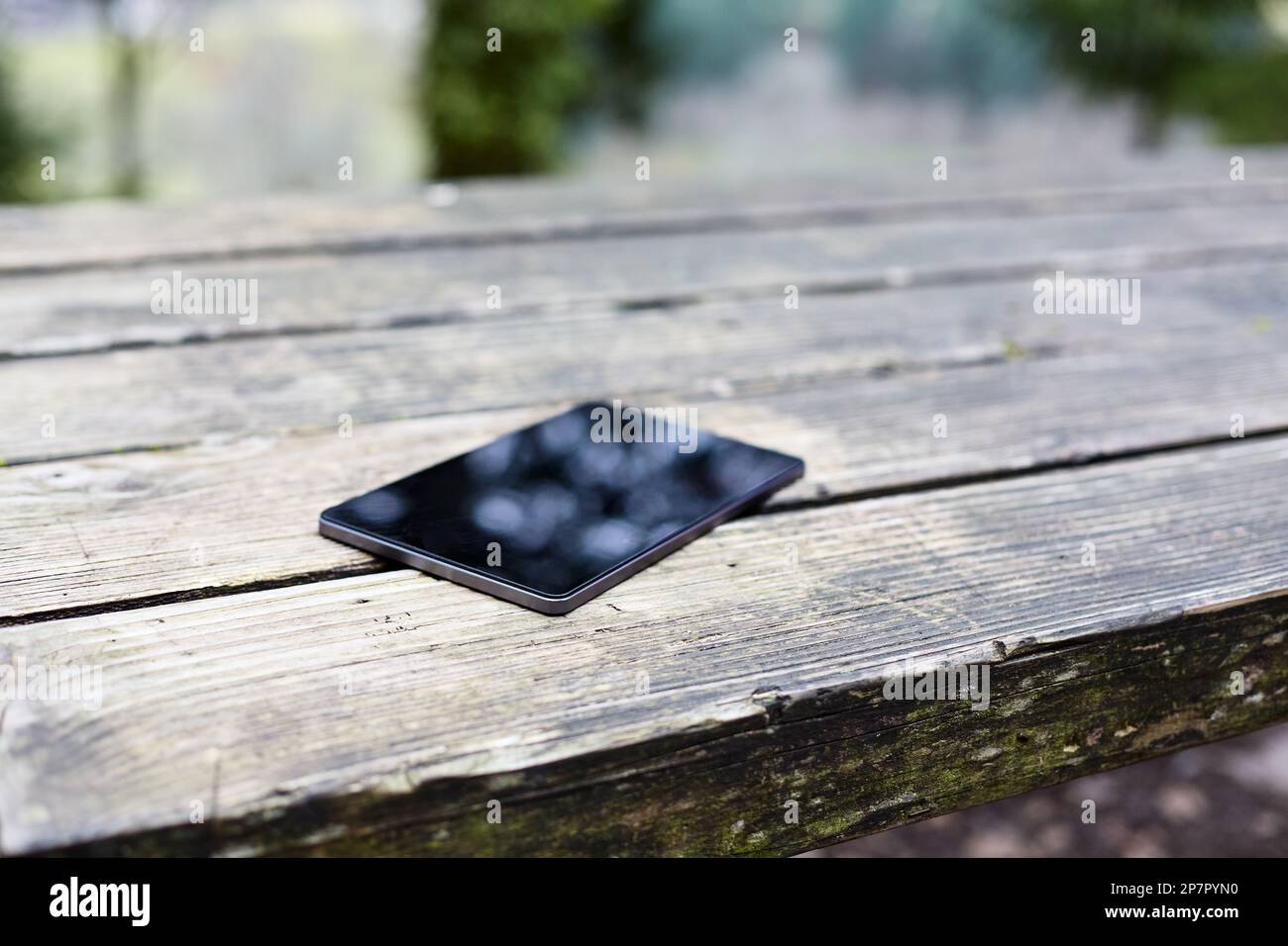Outdoor workplace tablet hi-res stock photography and images - Alamy