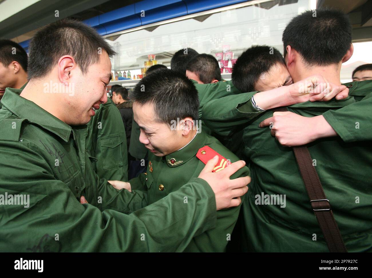 Chinese paramilitary soldiers retiring from army see off their comrades ...