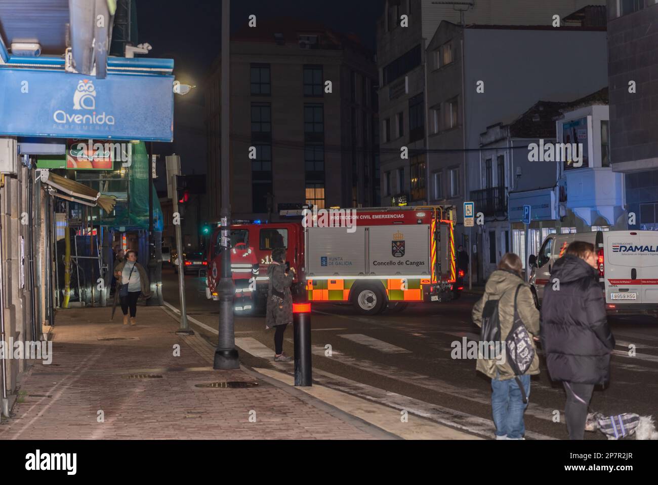 Traffic cut off hi-res stock photography and images - Alamy