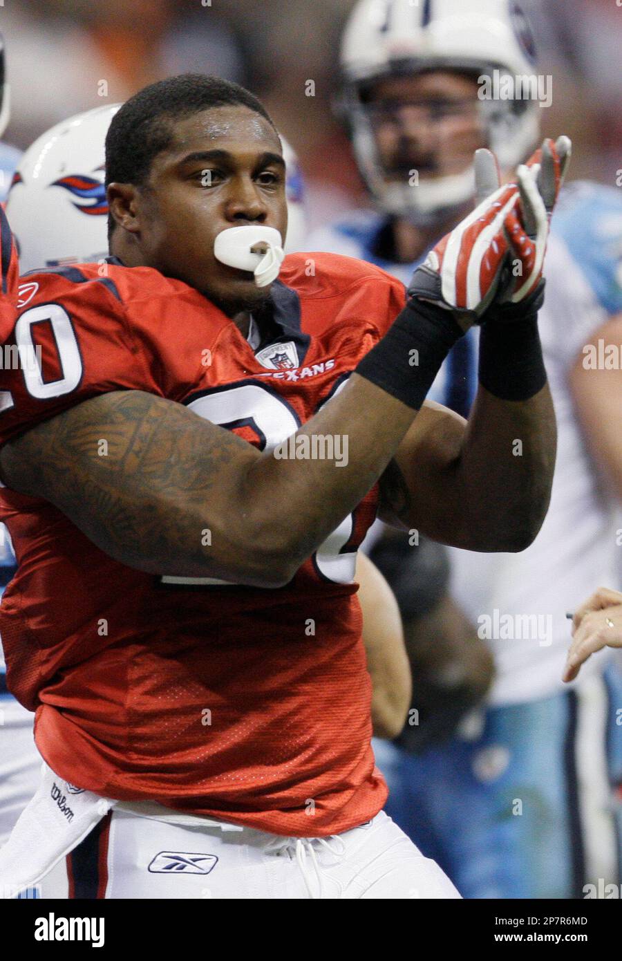 Houston Texans running back Steve Slaton (20) celebrates his touchdown ...