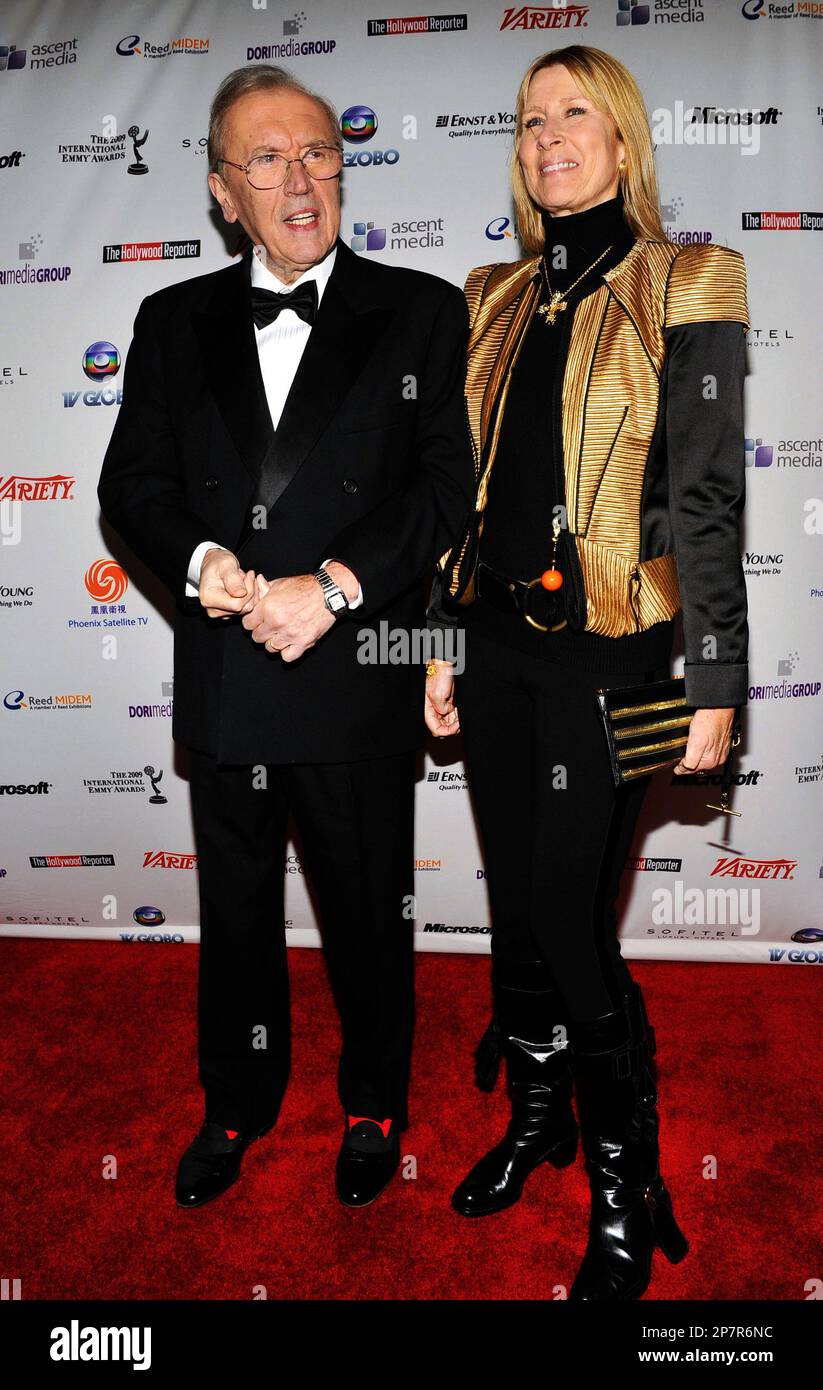 Honoree Sir David Frost and his wife Lady Carina Fitzalan-Howard, right ...