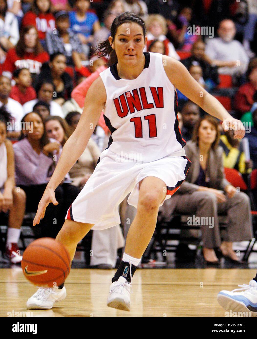 UNLV's Jamie Smith drives to the basket during the second half of an ...