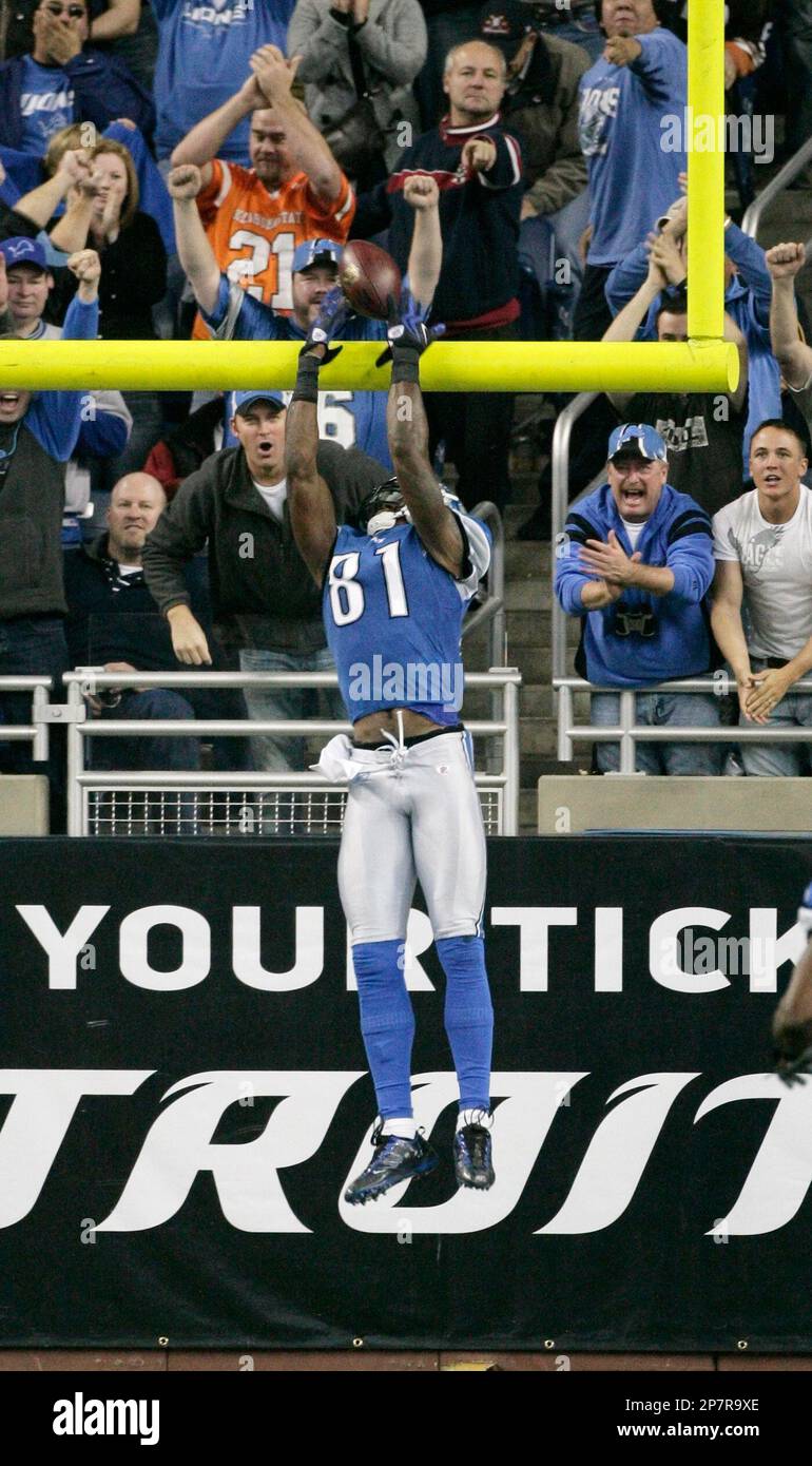Detroit Lions wide receiver Calvin Johnson dunks the ball over the ...