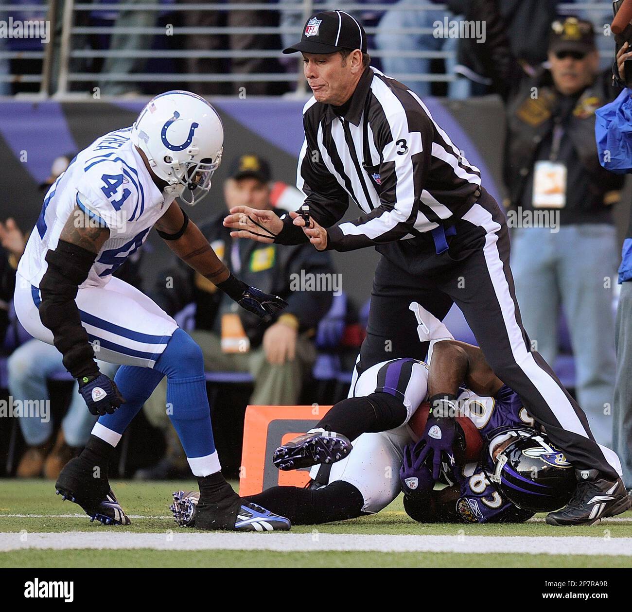 Baltimore Ravens wide receiver Derrick Mason gets tangled up in the ...