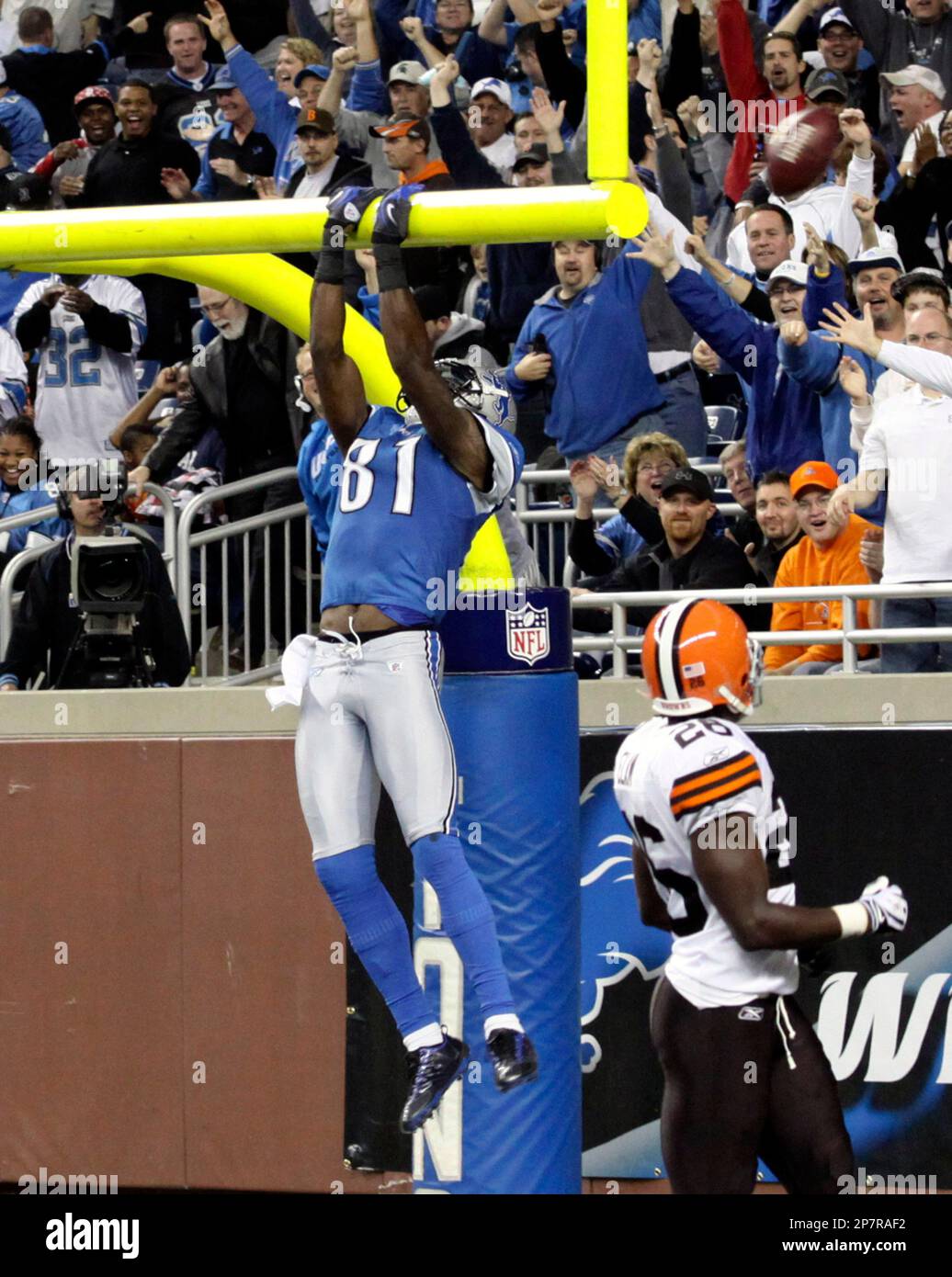 Cleveland Browns defensive back Abram Elam (26) watches as Detroit ...
