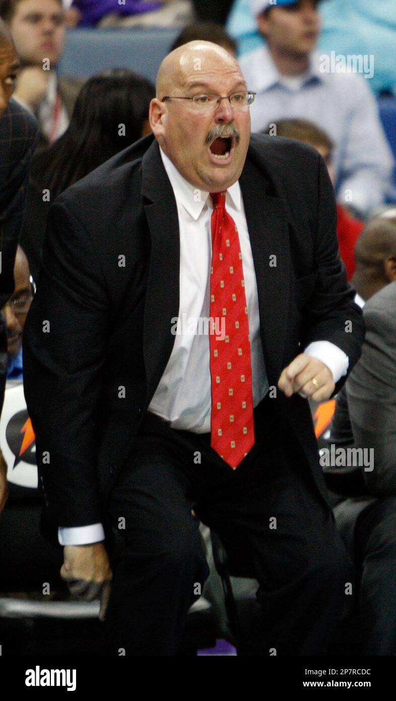 New Orleans Hornets coach Jeff Bower yells to his team against the ...