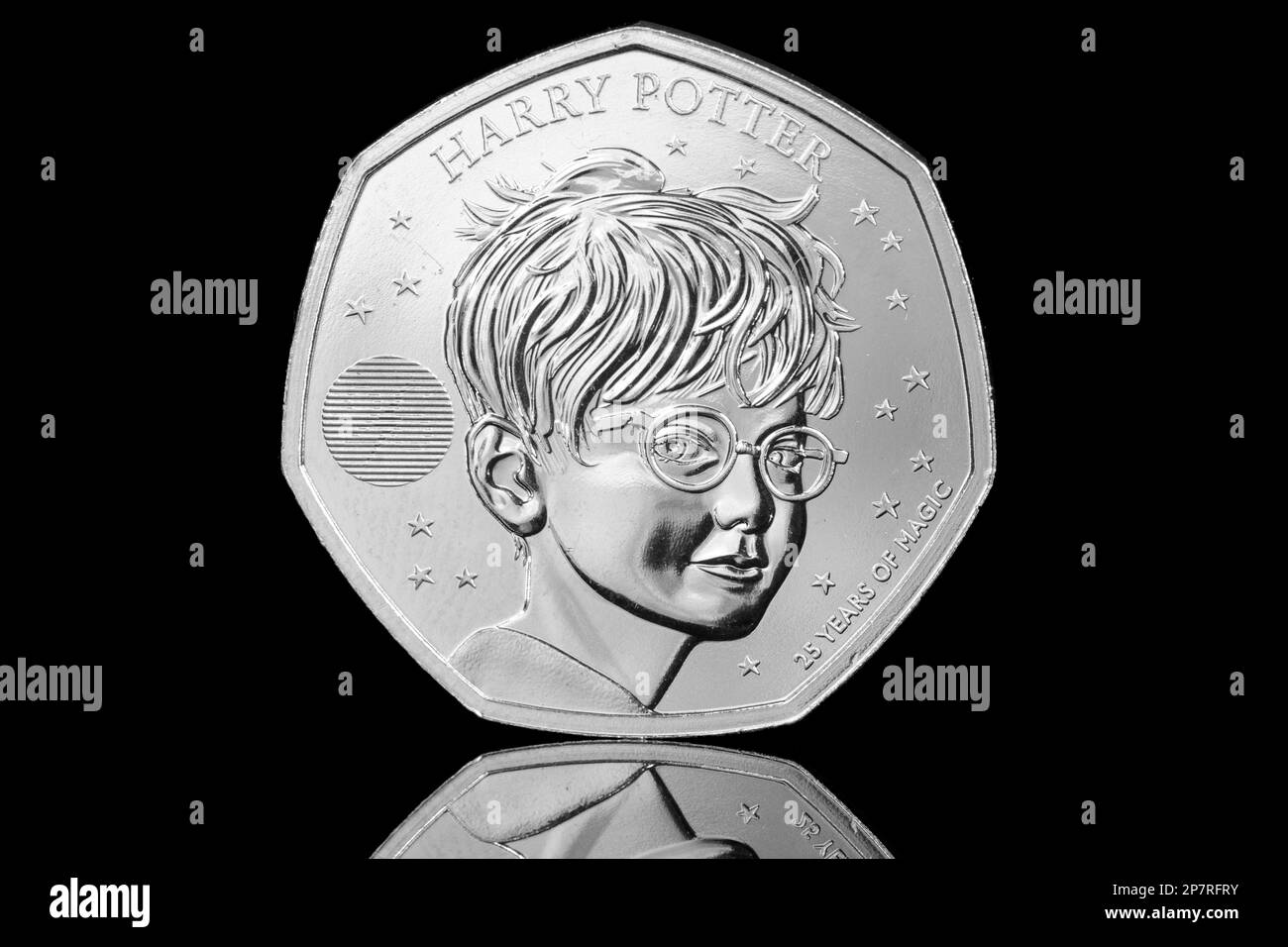 The reverse side of a 2022 UK 50p coin featuring the magician Harry ...