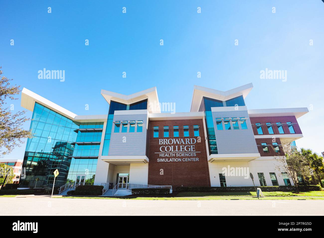 Broward college buildings hi-res stock photography and images - Alamy