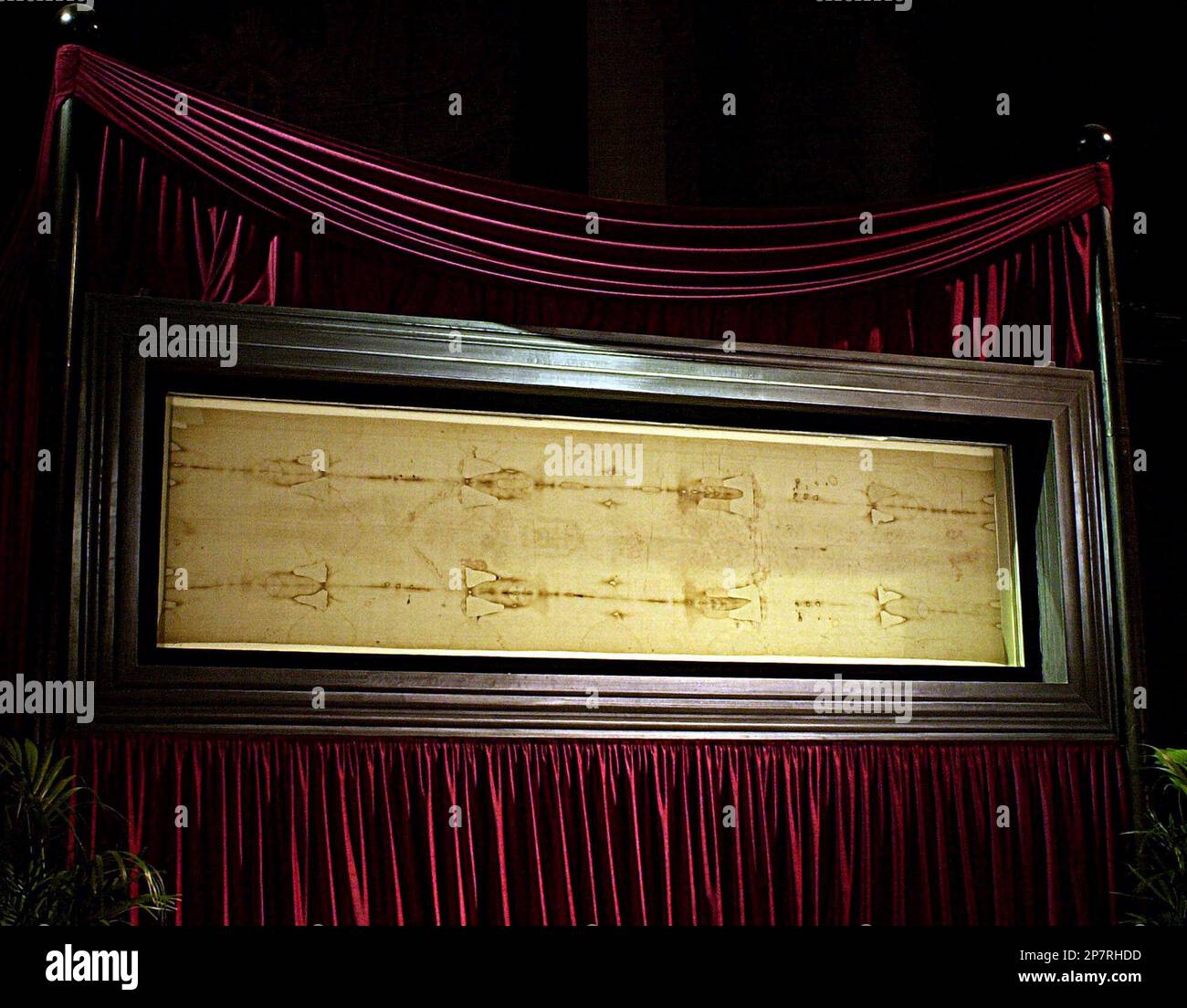**FILE**In this Aug. 12, 2000 file photo, The Holy Shroud, a 14 foot ...