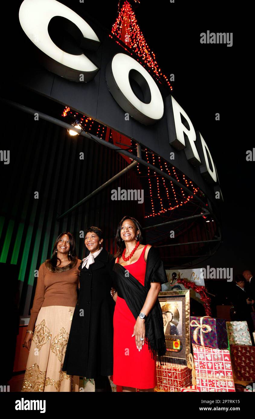 Singer Natalie Cole, center, and her sisters Timolin, left, and Casey ...
