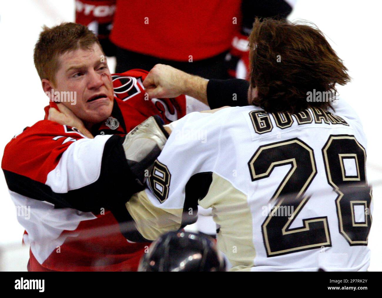 Ottawa Senators' Chris Neil (25) fights with Pittsburgh Penguins' Eric ...