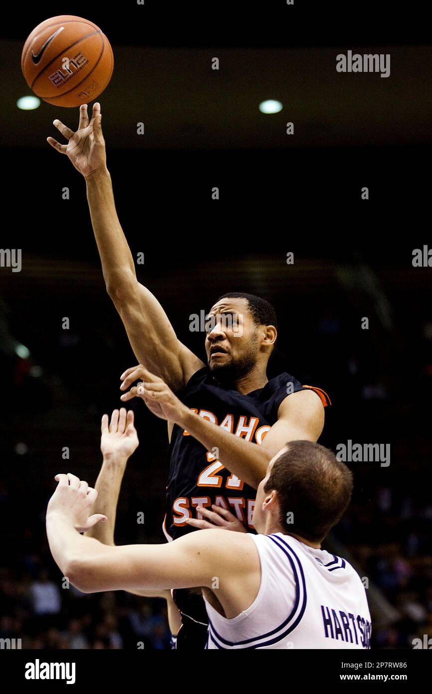 Idaho State's Demetrius Monroe (21) shoots over BYU's Noah Hartsock (34 ...
