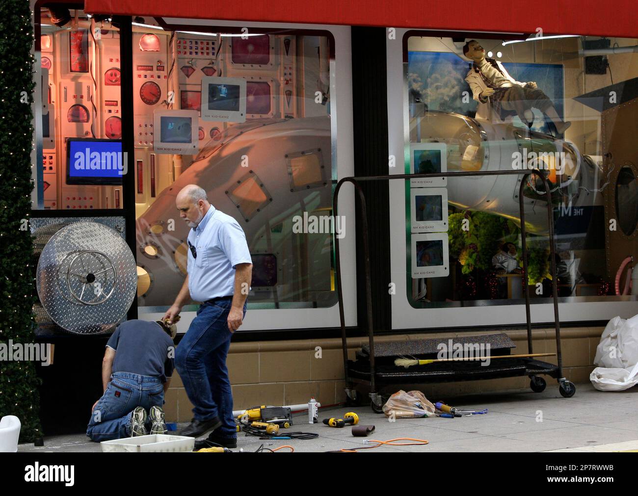 This photo taken Nov. 15, 2009 shows Neiman Marcus employees John ...