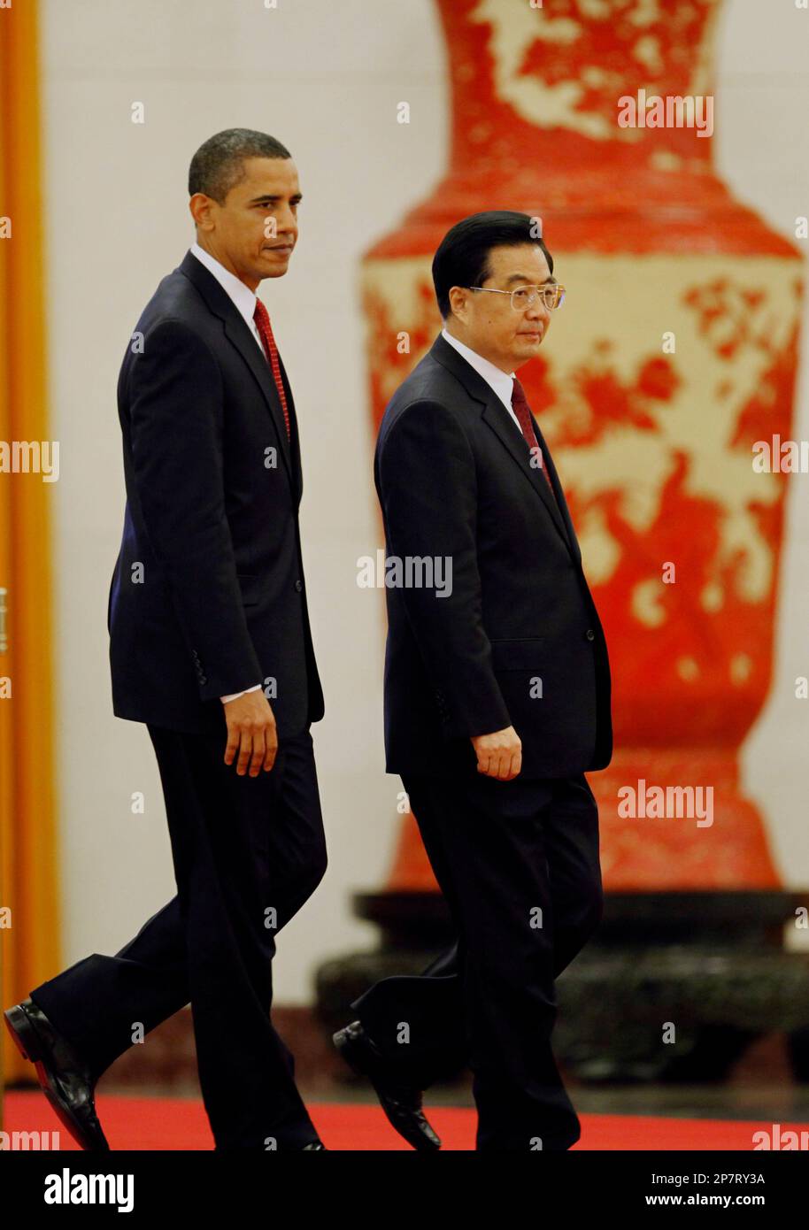 U.S. President Barack Obama, left, walks with Chinese President Hu ...