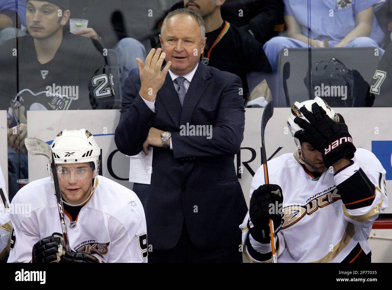 Anaheim Ducks coach Randy Carlyle, center, stands behind Ducks' Bobby ...