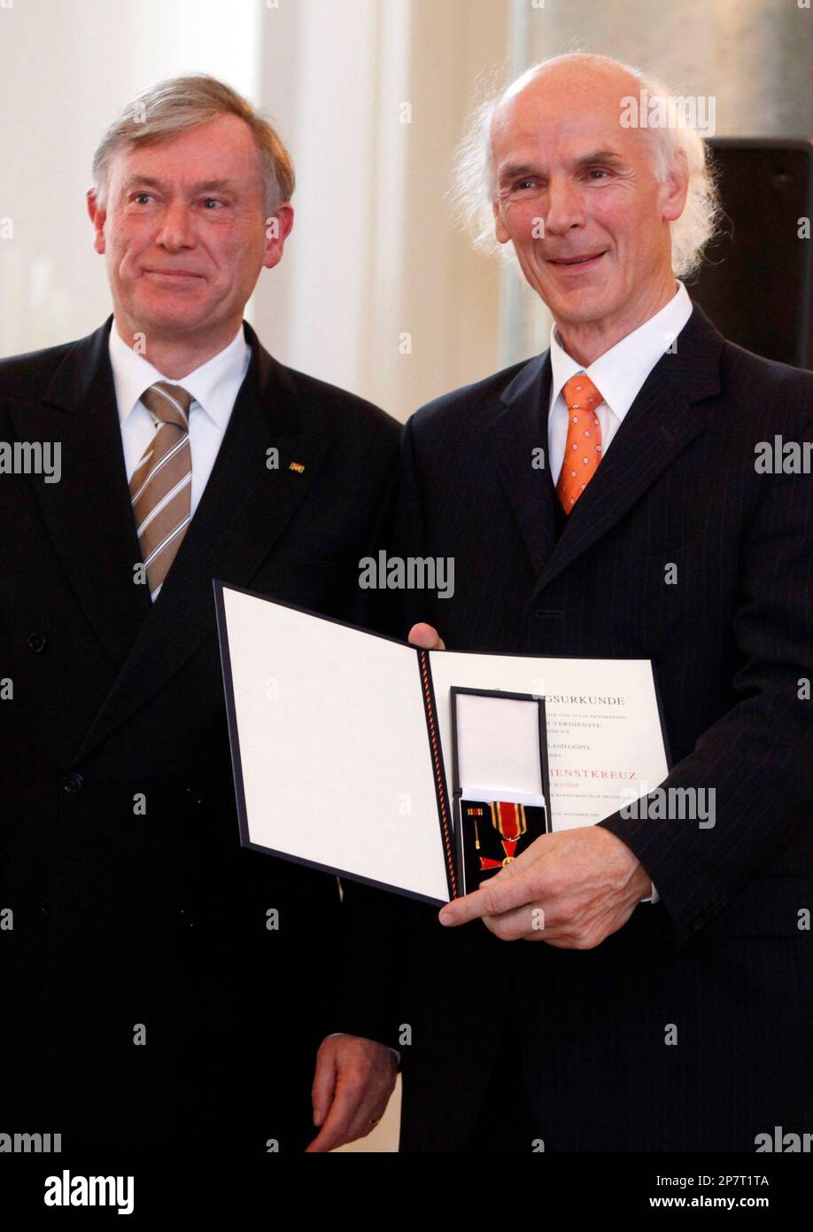 Bundespraesident Horst Koehler, links, und Roland Geipel, rechts ...