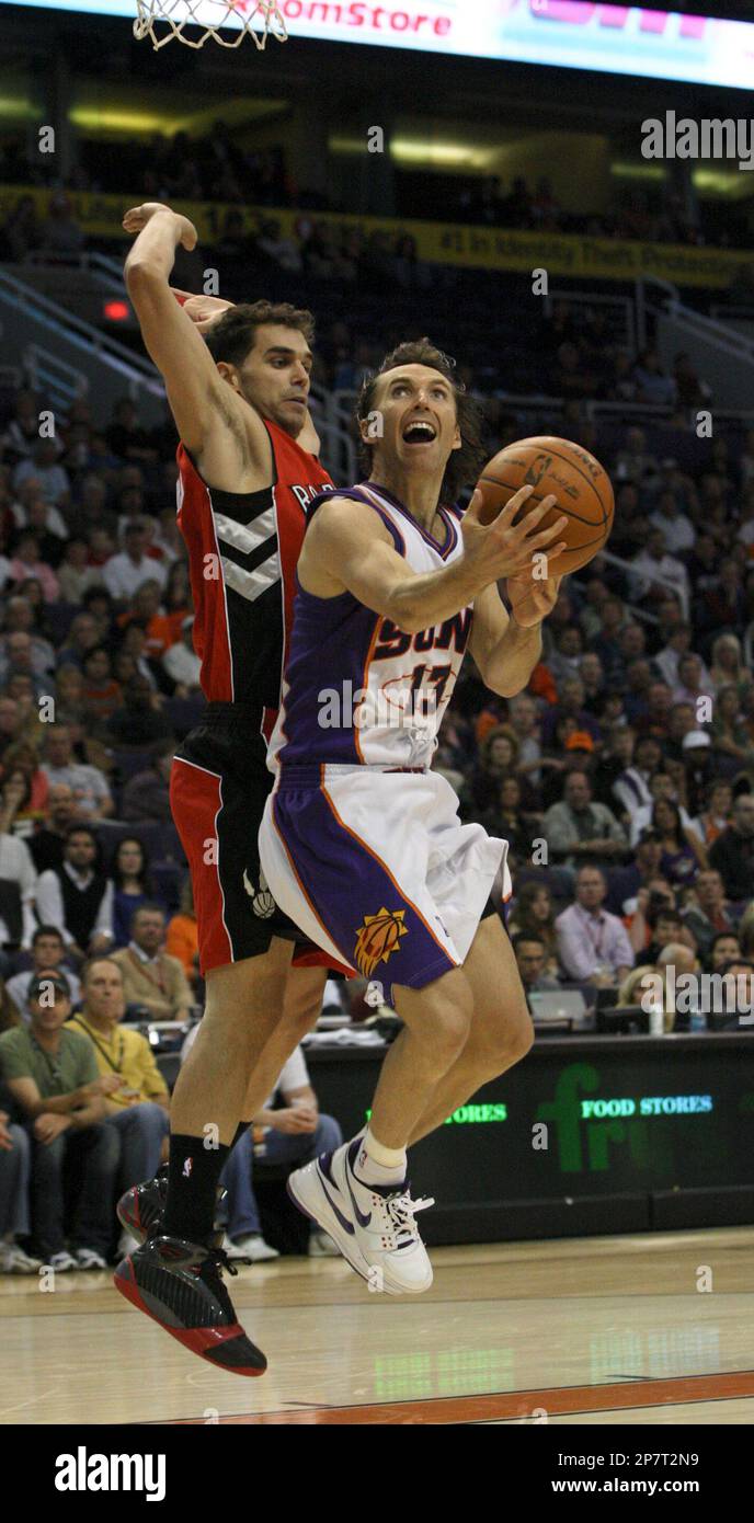Phoenix Suns' Steve Nash, right, drives past Toronto Raptors' Jose ...