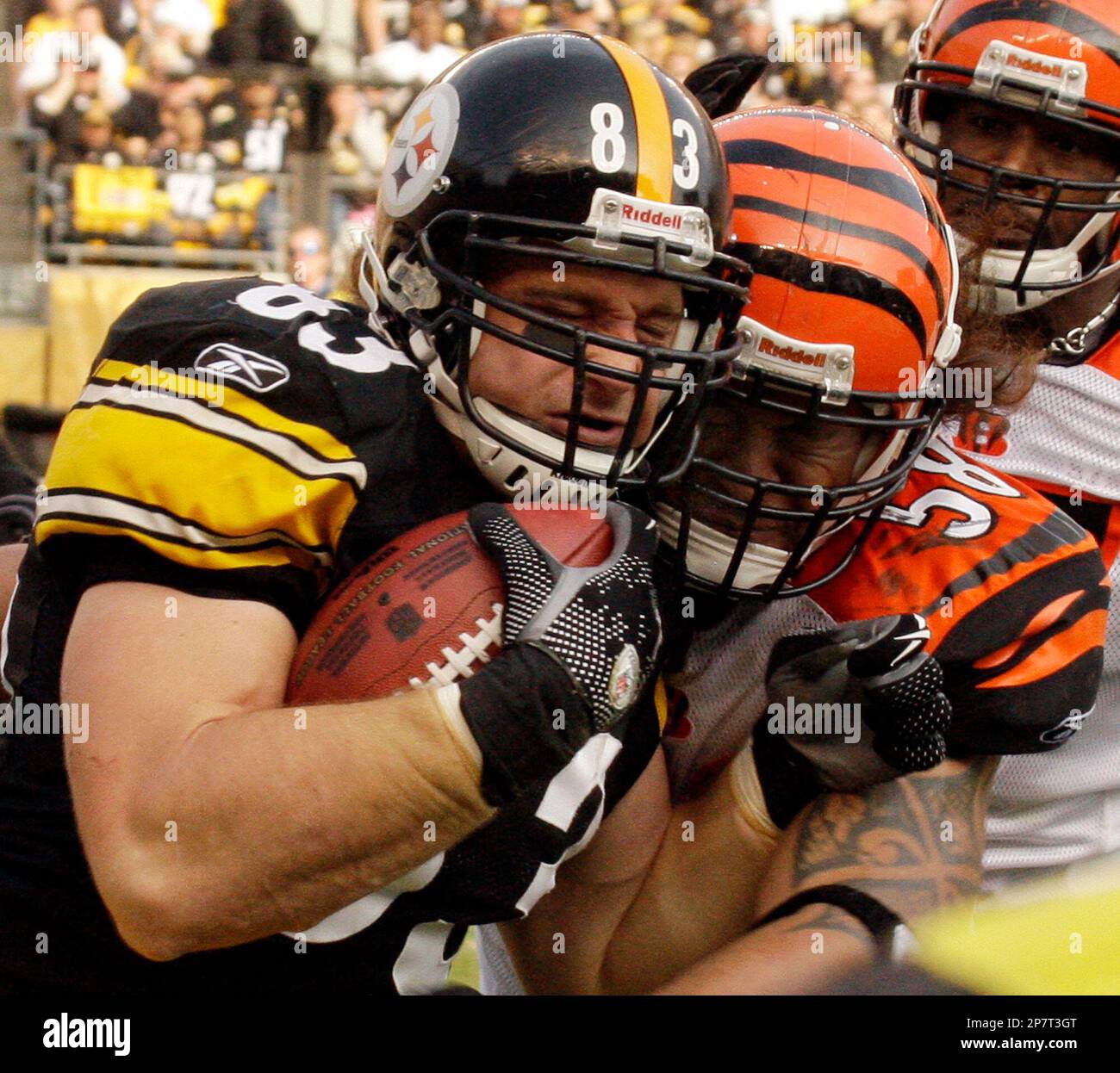 Pittsburgh Steelers tight end Heath Miller (83) is tackled by ...